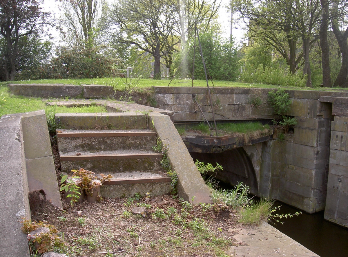 4 mei Sluis trappetje A15 | Historisch Halfweg